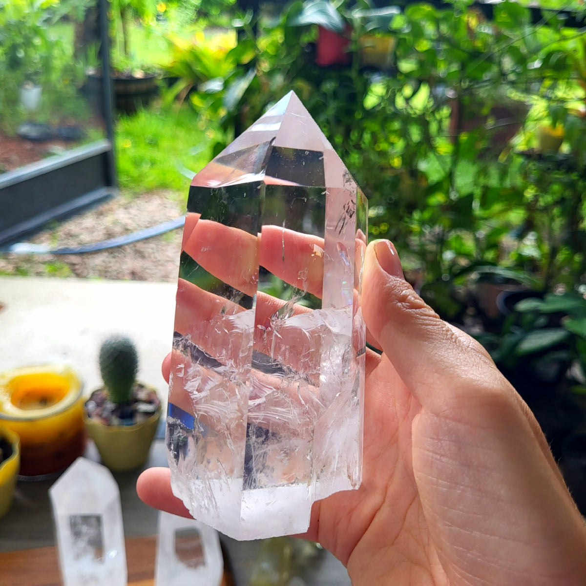 WHO SUITS QUARTZ? – Roxxy Crystals