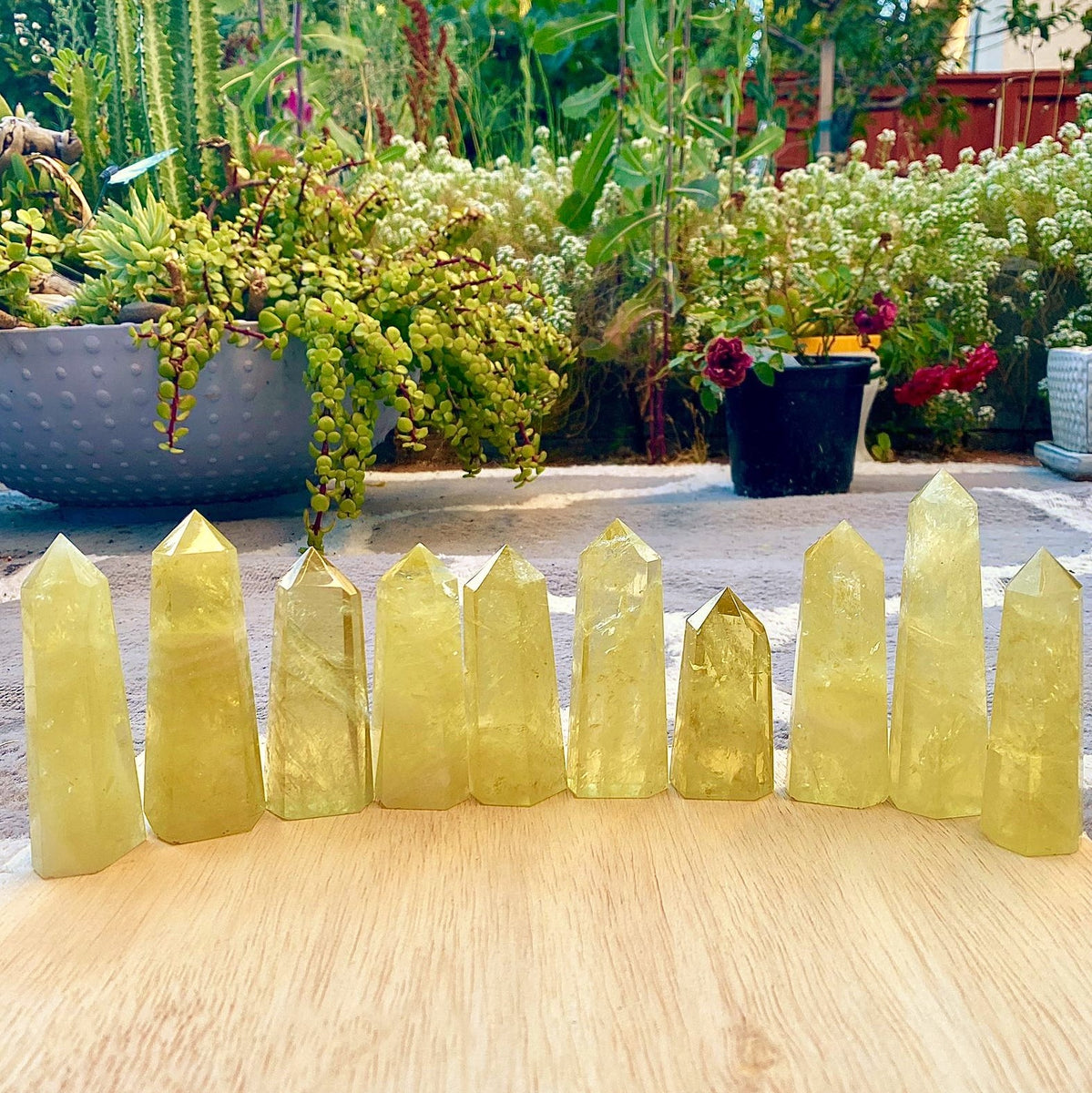 HOW CAN YOU TELL IF YOU'VE MET YOUR CRYSTAL ? – Roxxy Crystals